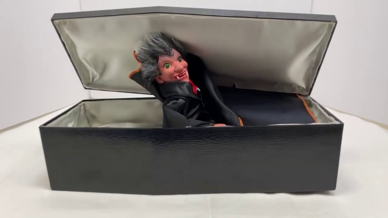 Vampire Dracula Coffin Animatronic 1990 Halloween - YouTube