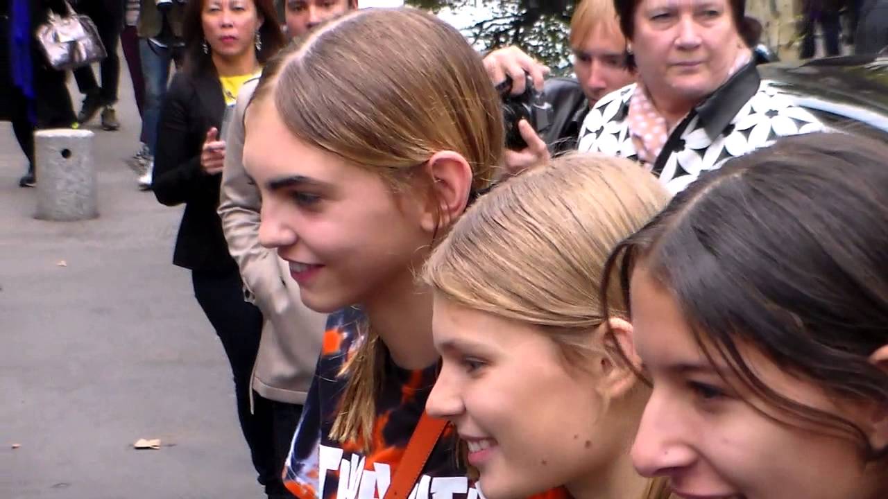 Top Model Molly BAIR after MIU MIU show Paris 7 october 2015 Fashion ...