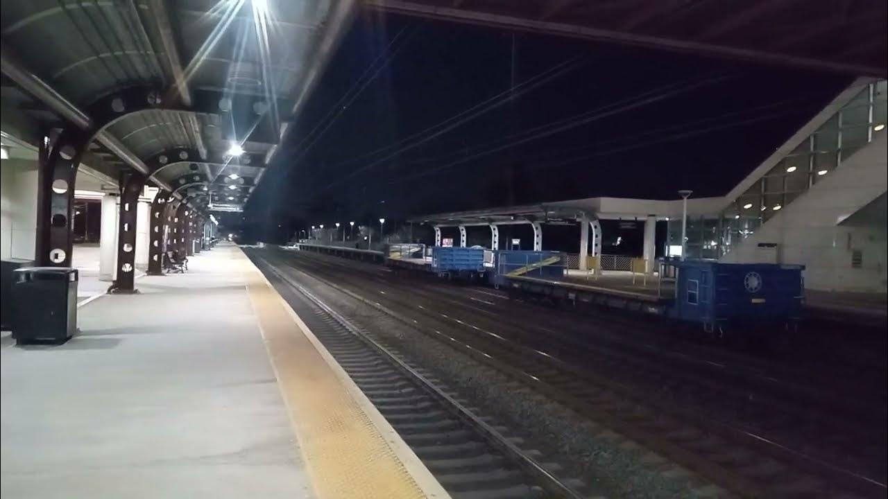 Amtrak Keystone 658 & NJ Transit Train 3969 at Hamilton - YouTube