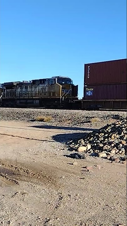 The Roar Of An Engine UP 6592 x CSX 5471 #youtubeshorts #trainspotting #trains #film - YouTube