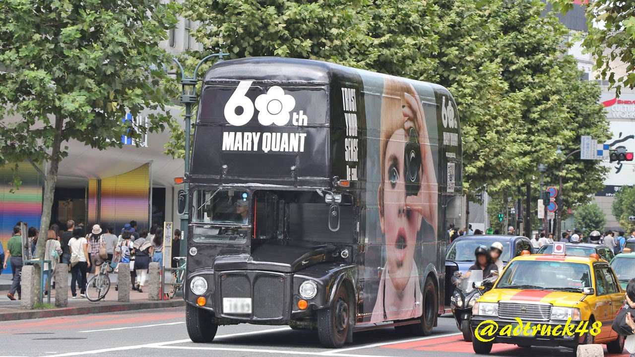 Advertisement bus of "MARY QUANT 60th anniversary" - YouTube