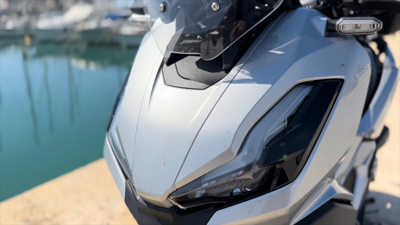 Honda ADV 350 Storage capacity & top box - YouTube