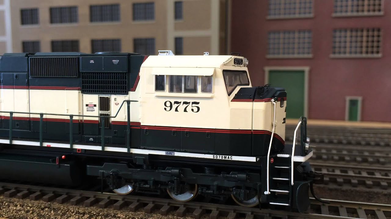 BNSF SD 70 MAC (HO Scale) - YouTube
