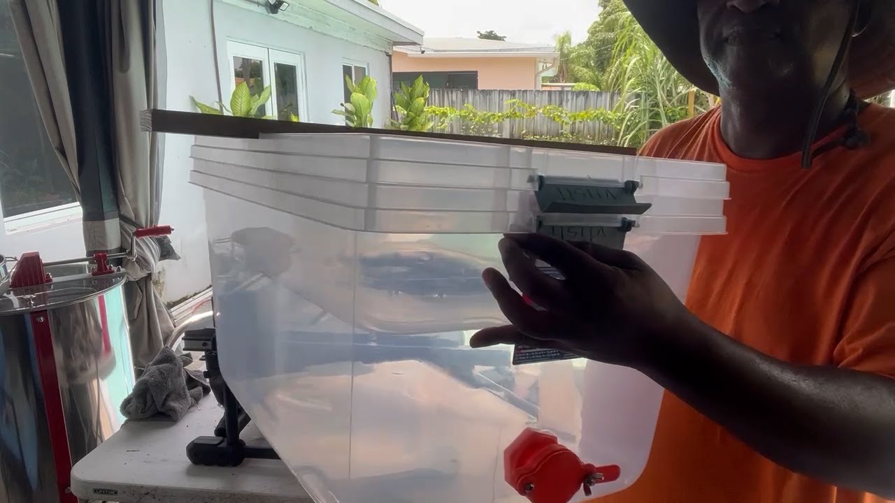 Building An Uncapping Tank - YouTube