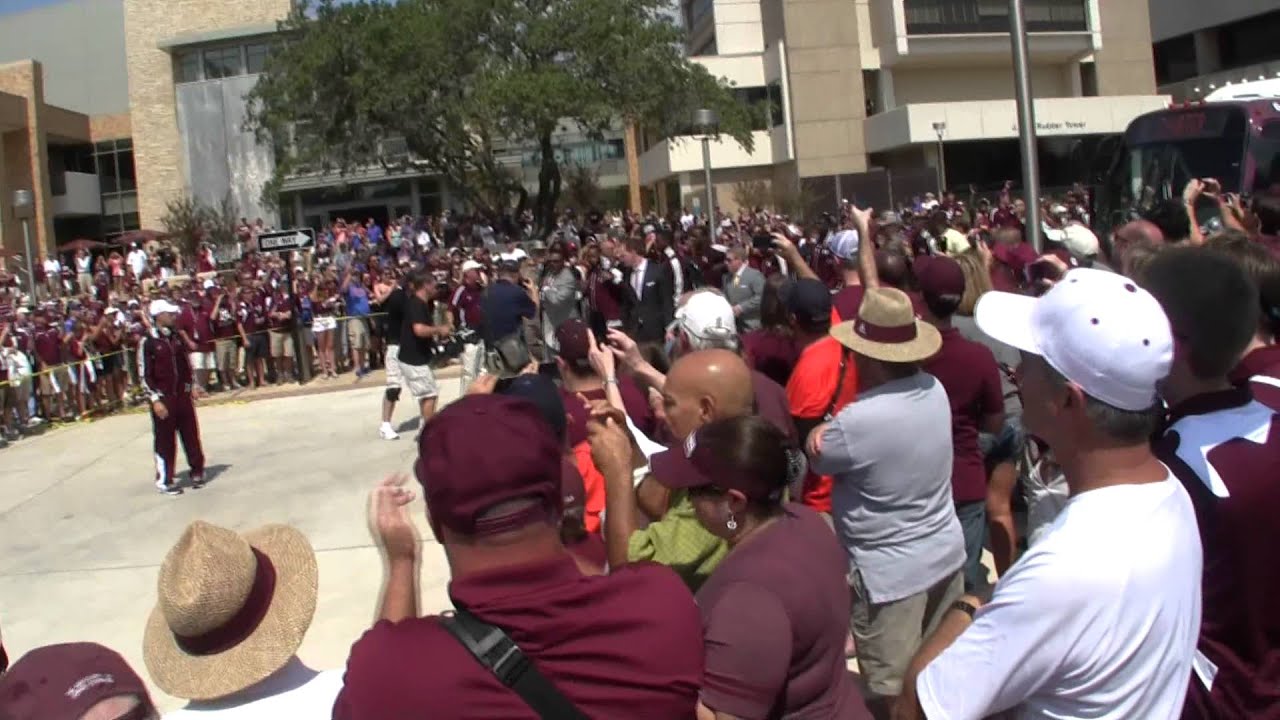 Aggie Spirit Walk prior to Florida - YouTube