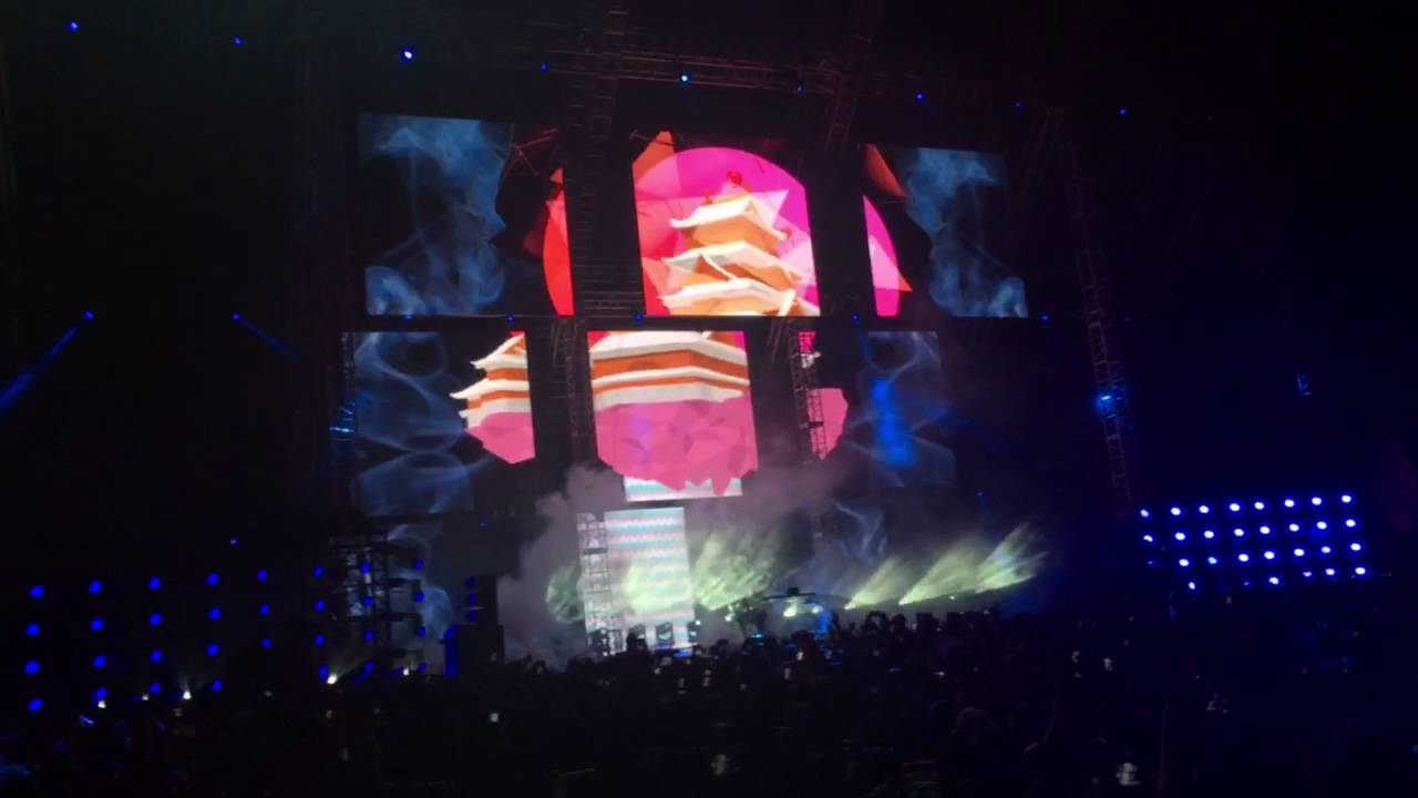 Porter Robinson Intro Live at HARD Summer 2016 (Sad Machine) - YouTube