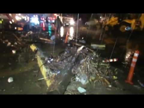 Çanakkale’de etkili olan yağmur su baskınlarına neden oldu