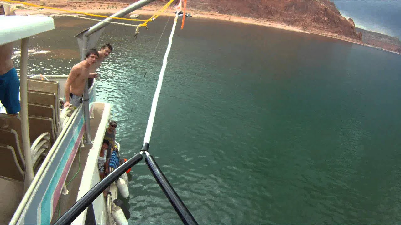 Rope Swing Off The House Boat: Lake Powell Utah - YouTube