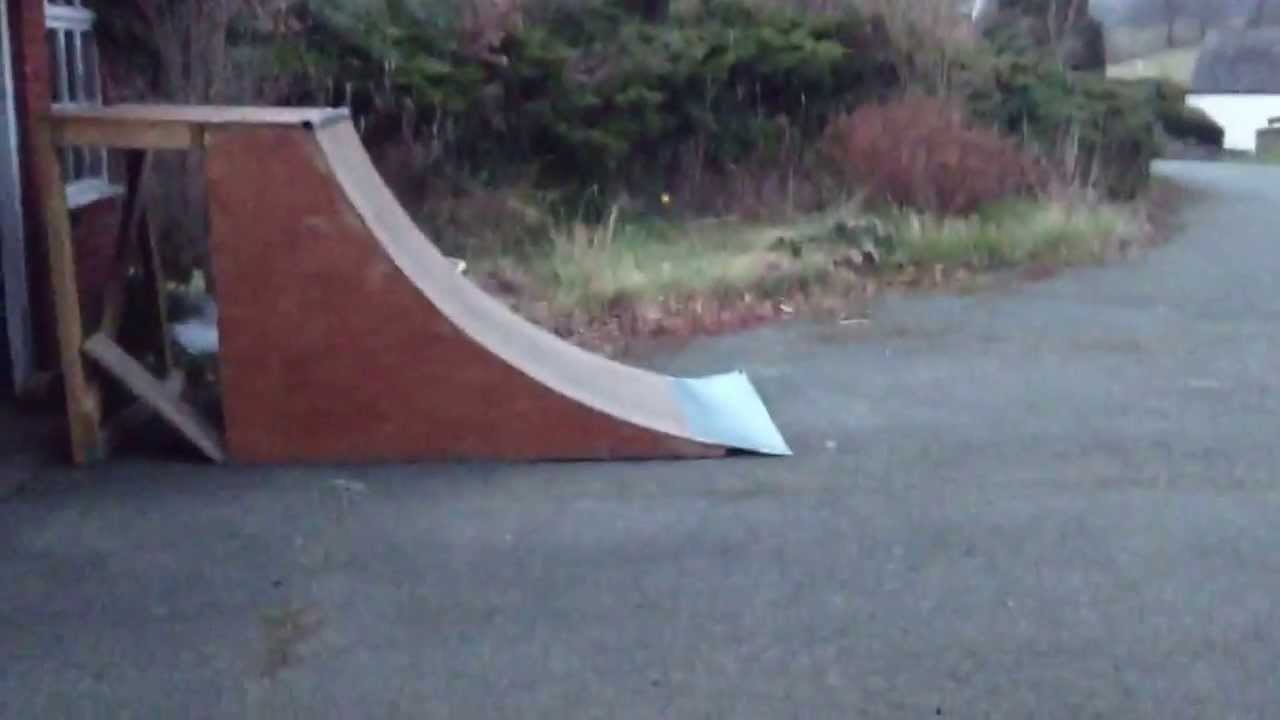 Begginers quarter pipe tricks - YouTube
