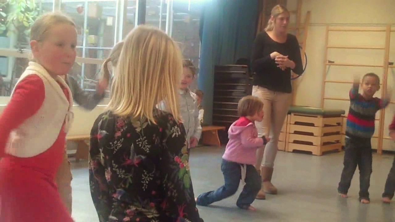 Warming up: Pantomime, uitbeelden van sprookjes figuren. - YouTube