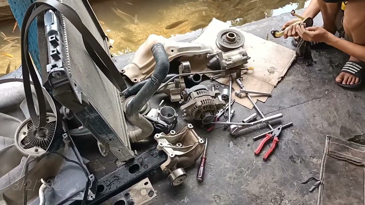 Overhaul Mesin Innova Bensin - YouTube