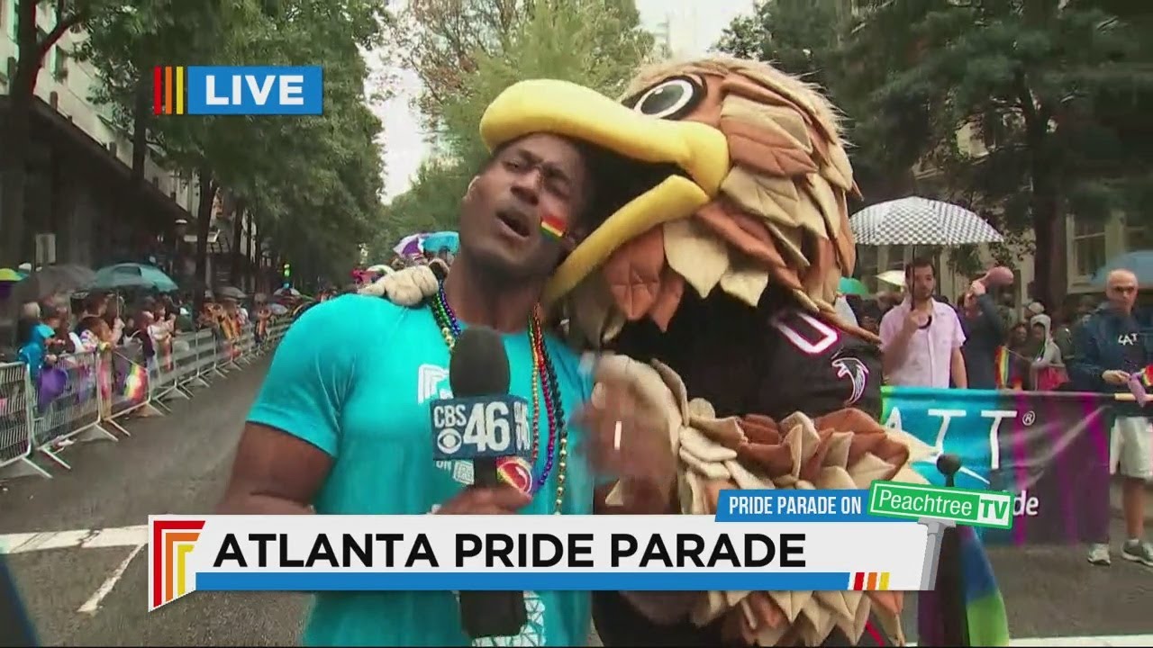 CBS46's Trason Bragg gets kissed by a Falcon - YouTube