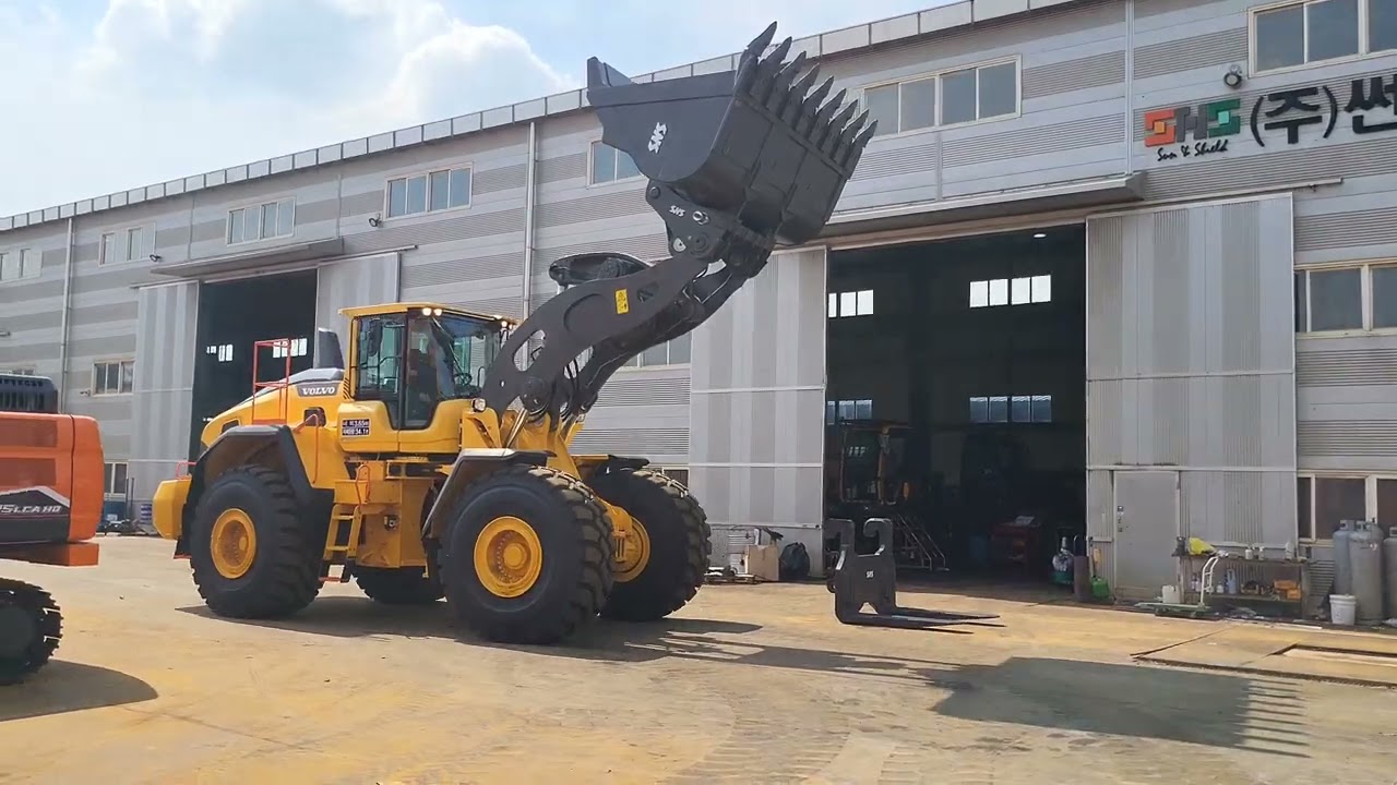 Volvo L260 Wheel loader Attachment - YouTube