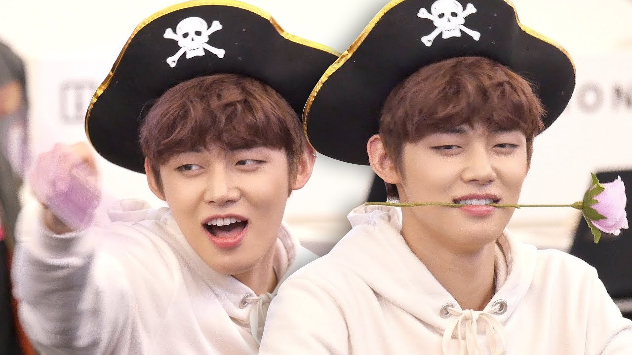 190324 TXT (투바투) 꽃 받고 즐거운 연준 YEONJUN, Flower : 팬사인회 fansign : 고양 스타필드 ...