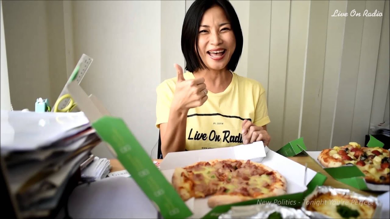 LIVE ON RADIO Episode 19 GIAN PIZZA DELIVERY - YouTube