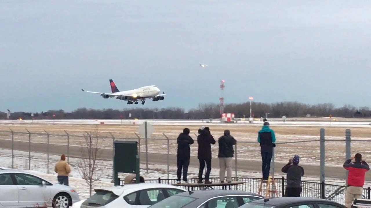 2nd to last Delta 747 to fly into MSP. 12/20/2017 - YouTube