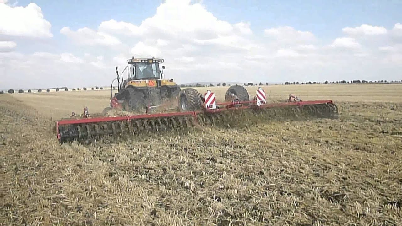 HORSCH Joker 12 RT pri podmitce po psenici - 10 cm - 17 ha/h - 6 l/ha ...