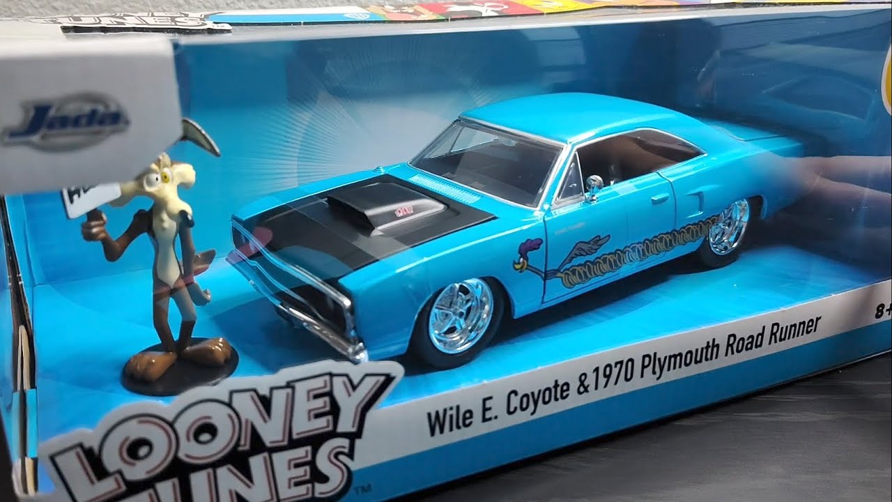 LooneLooney tunes wile E coyote 1970 Plymouth road runnery tunes up ...