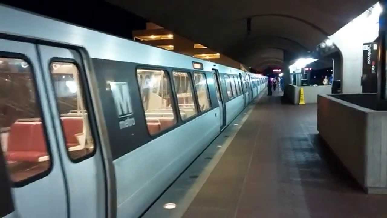 WMATA Metrorail - Alstom 6000 Series #6131 on the Red Line arriving ...