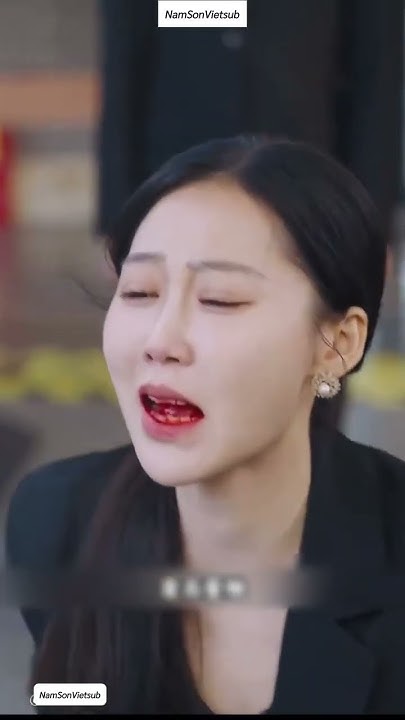 Người phụ nữ vừa được tái sinh trực tiếp ném điện thoại vào bể cá P12 #shorts - YouTube