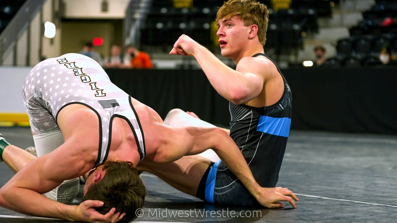 160 – Cole Hansen (red) of Eagle WI defeated Damon Ashworth (green) of ...