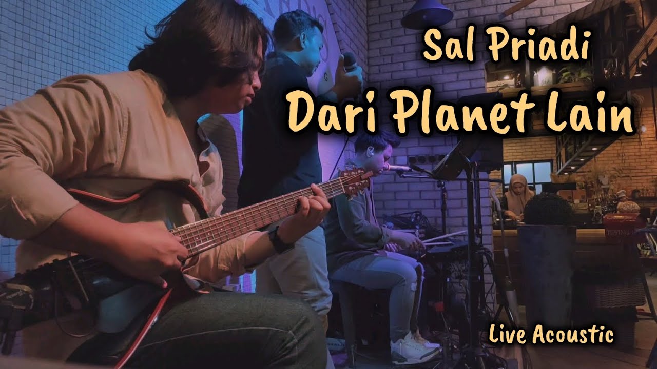 Sal Priadi - Dari Planet Lain (Live Acoustic) - YouTube