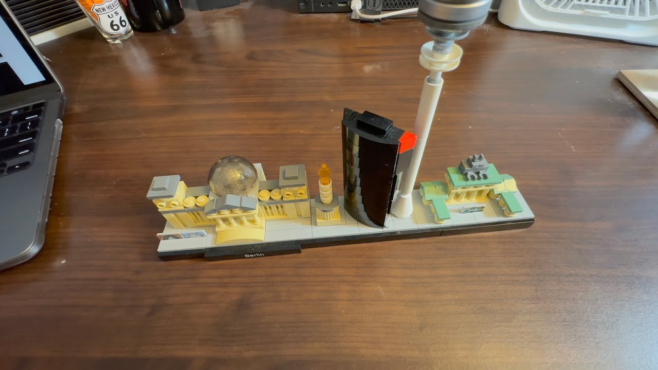 21027 Berlin | Lego Architecture - YouTube