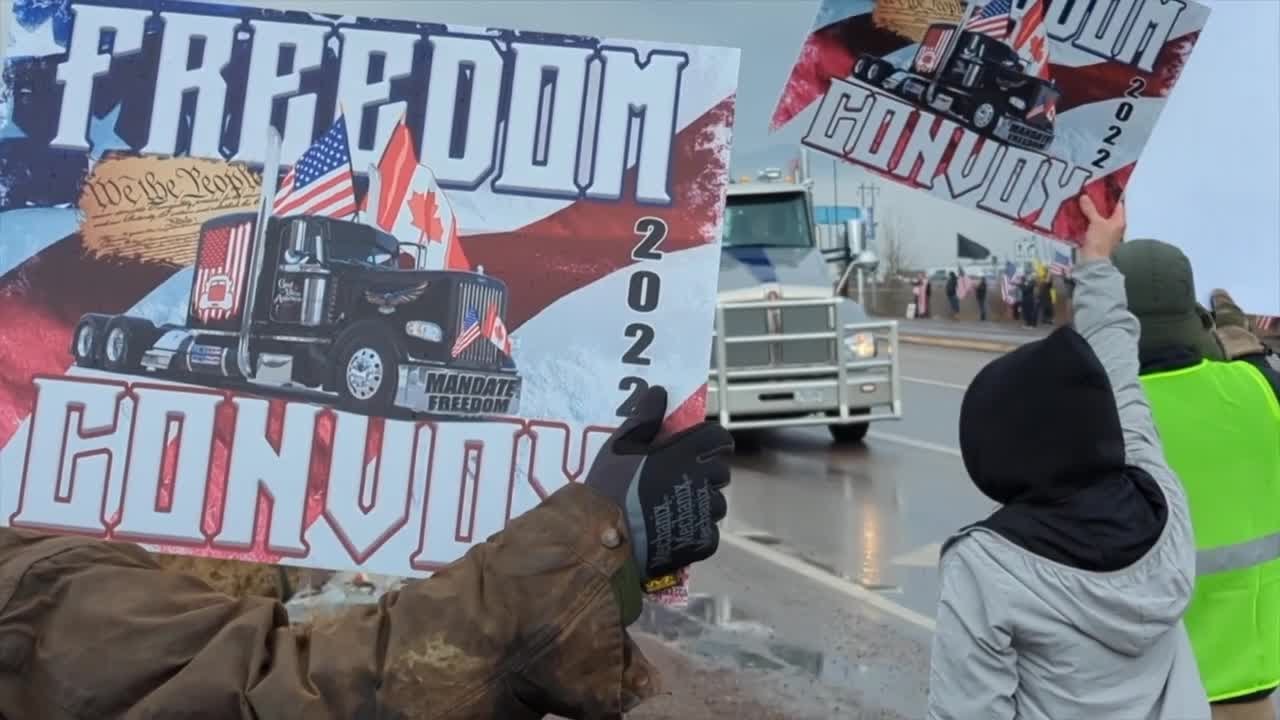 Crowd gathers to meet "Freedom Convoy" in Missoula - YouTube