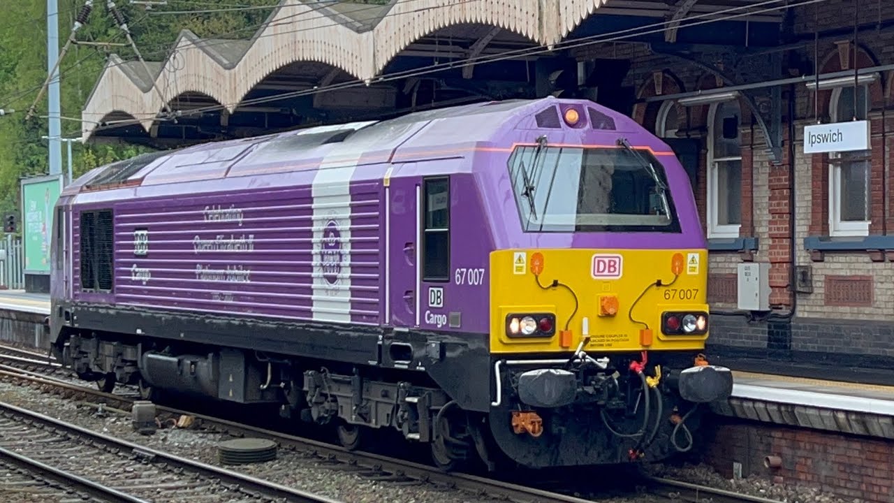 DB 67007 idles through Ipswich working 0Z33 28/4/23 - YouTube