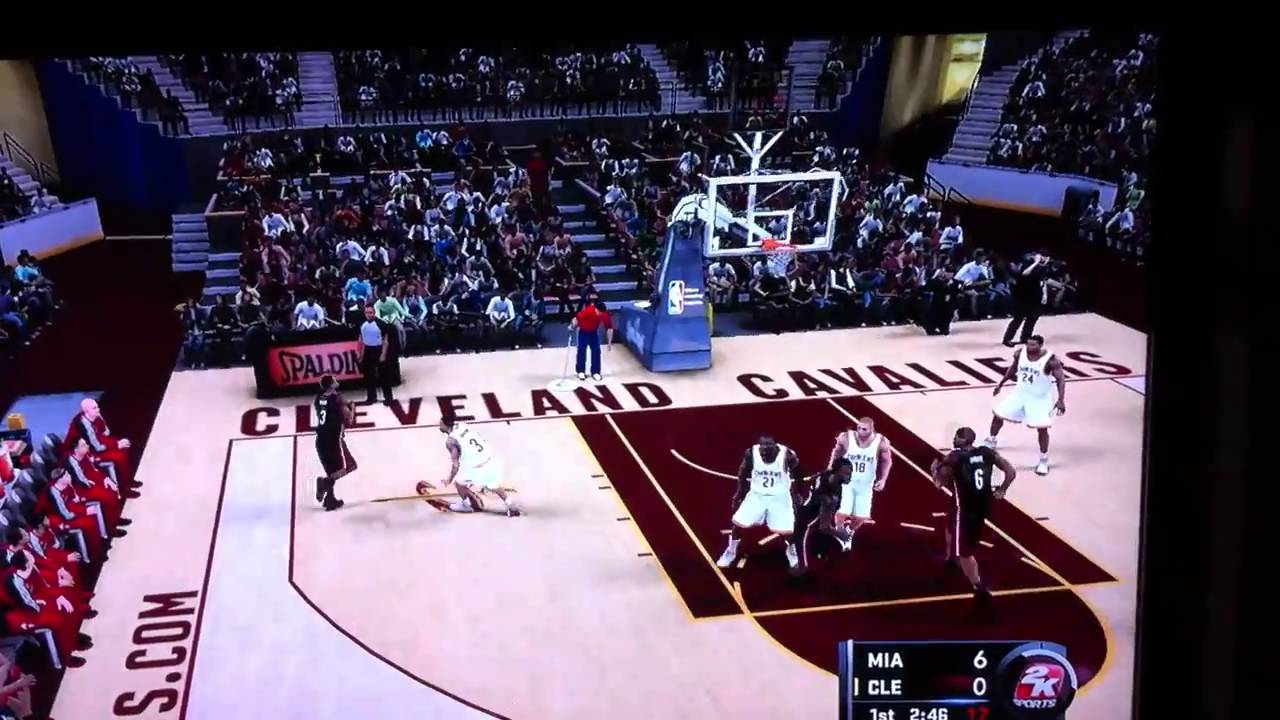 Wade Alley-oop to Lebron in Cleveland - YouTube