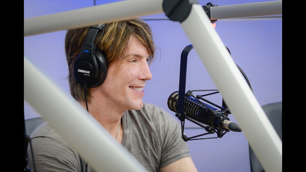 John Rzeznik Performs "Slide" at Children's Medical Center - YouTube