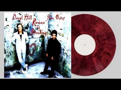 Daryl Hall & John Oates - Romeo Is Bleeding (Remastered)