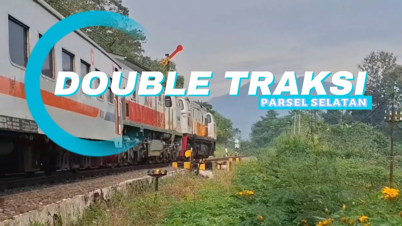Lihat Kereta Api Parsel Selatan Double Lokomotif Dari Stasiun Cibatu ...