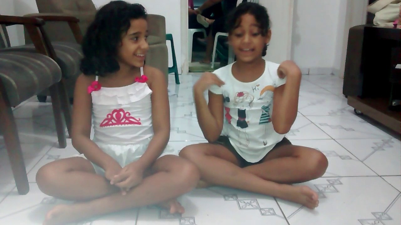 Ester. É. Sarah - YouTube