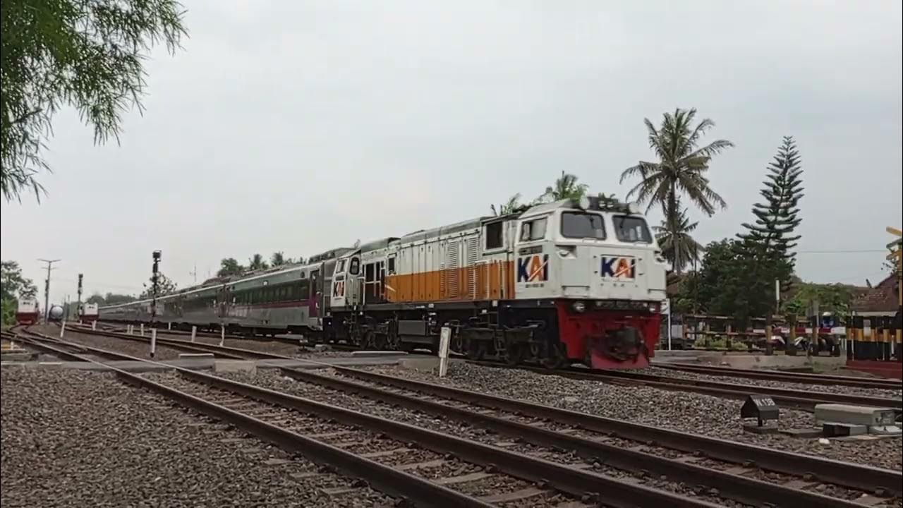 KA Lodaya Melintas JPL 717 Stasiun Rewulu - YouTube