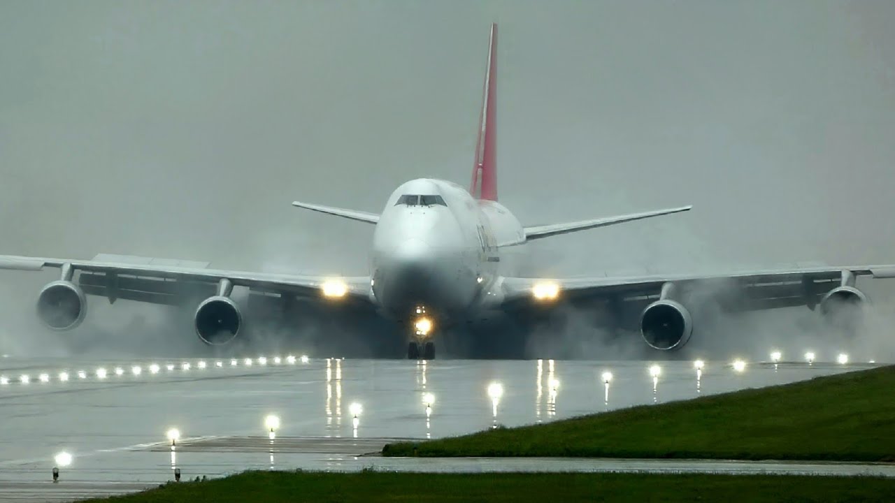 One Air 747F G-UNET Wet Landing with Reverse Thrust! - YouTube