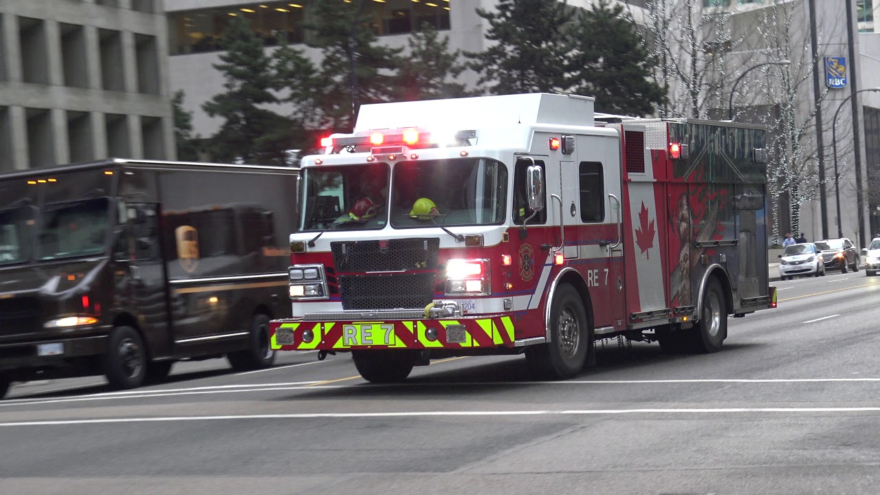 Vancouver Fire & Rescue Services - Rescue Engine 7 Responding - YouTube