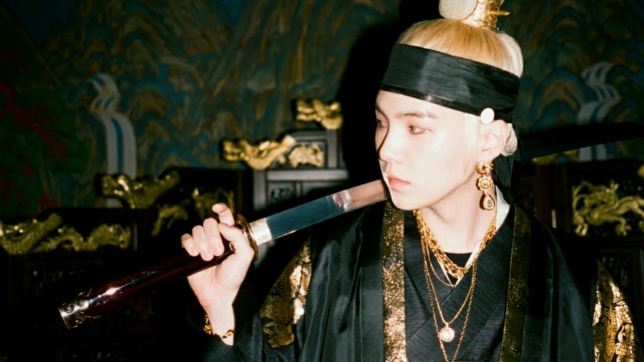 August d -daechwita (original ver.)‹•.•› - YouTube