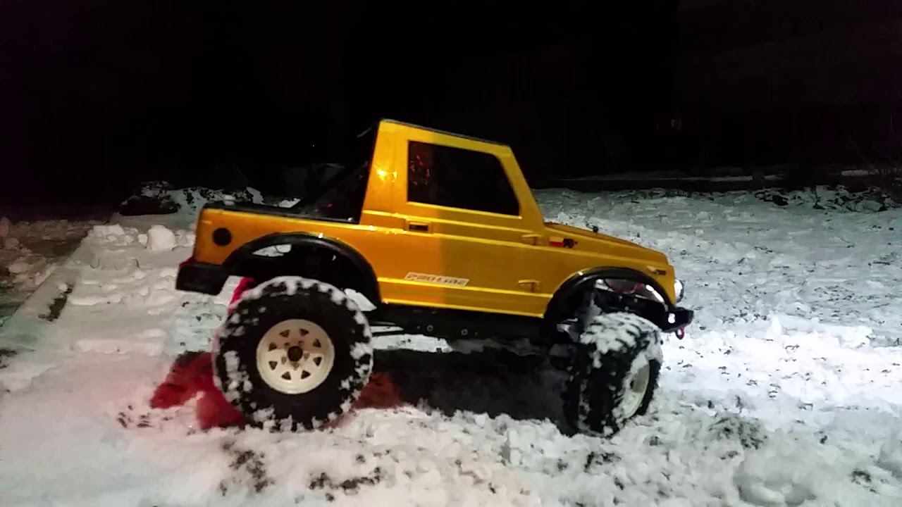 1/10 Suzuki Samurai, ProLine SUMO, ABSIMA CR 2.4, in the snow - YouTube