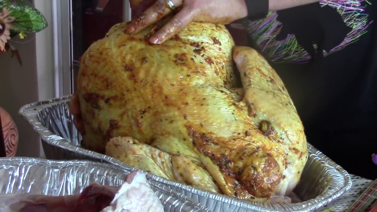 Como adovar el pavo en PuertoRico! Pavochon. Thanks Giving. - YouTube