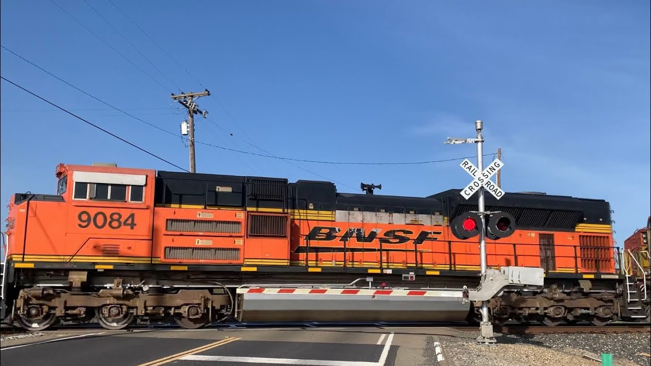 BNSF 7822 Manifest Freight Train North - W. Armstrong Road Railroad ...