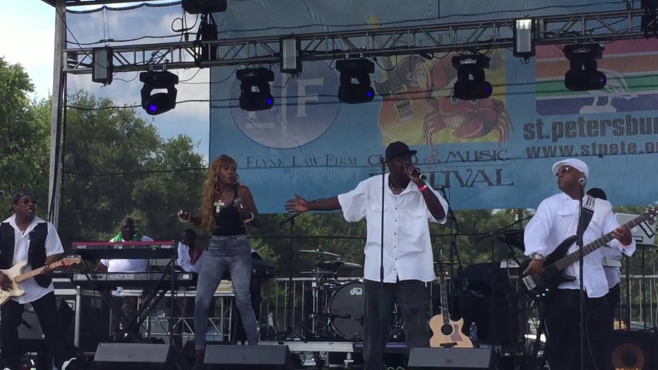 Uptown Funk - "Bus Stop Band". - YouTube