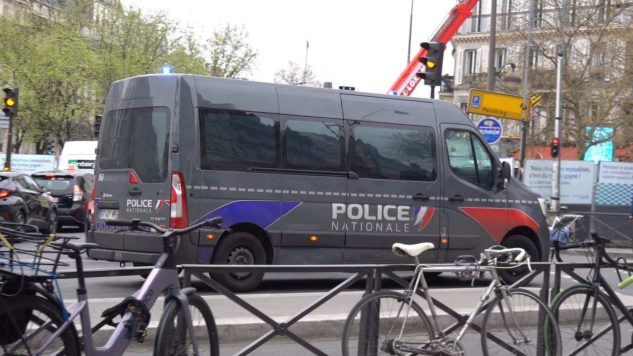 【RESPONDING】Paris police car CODE3 responding - YouTube