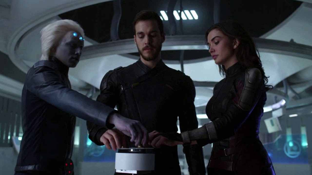 Supergirl Season 3 Episode 2 Review & Discussion - Supergirl Pets A Cat ...