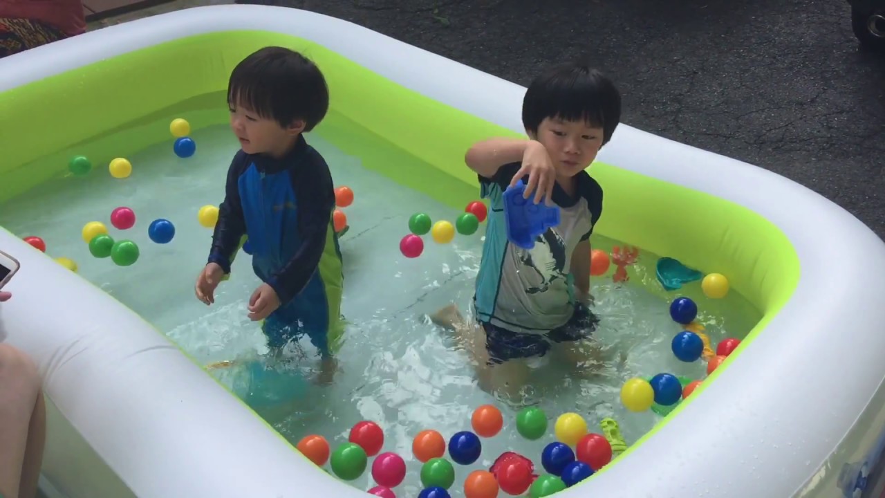 Fun in a inflatable pool - YouTube