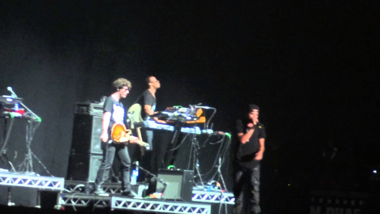 J Cole - Can't get enough (Live) - YouTube