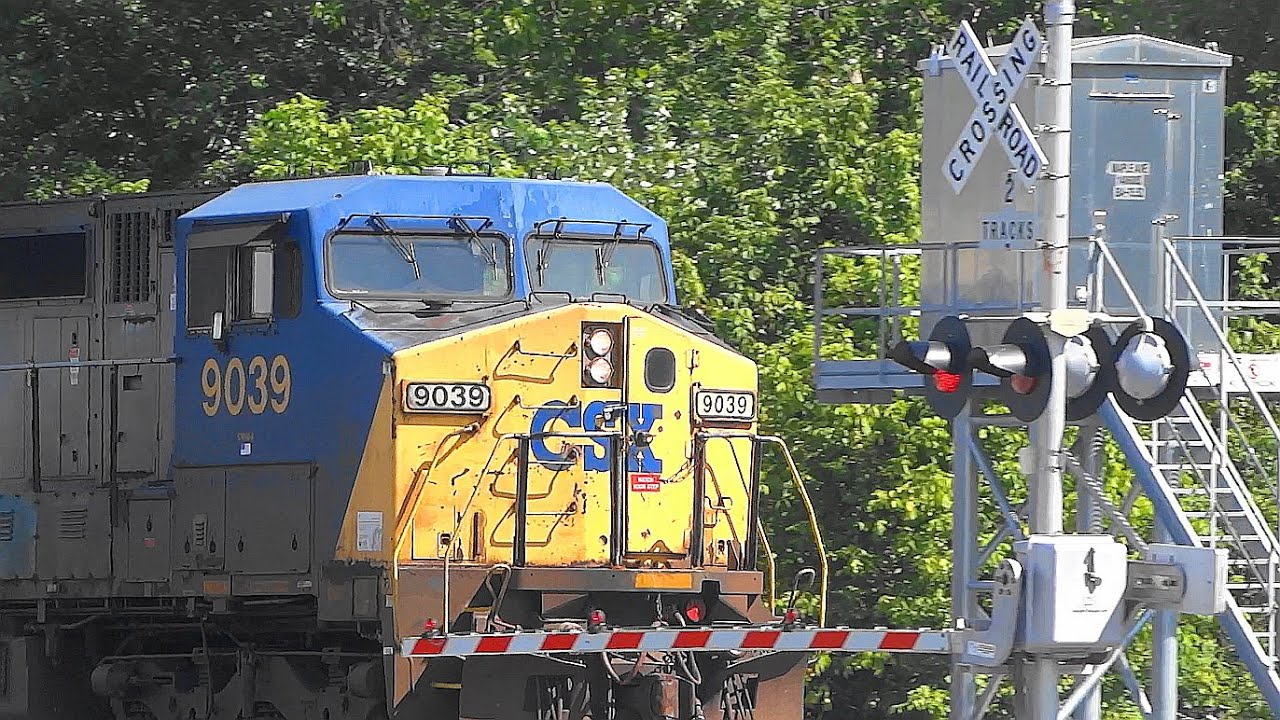 A Fast CSX Auto Rack Train In Brunswick Yard - YouTube