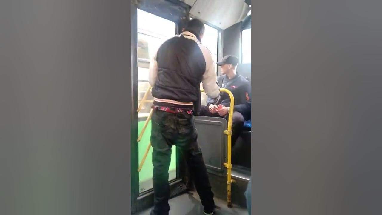 бухой мужик в троллейбусе ссыт Youtube
