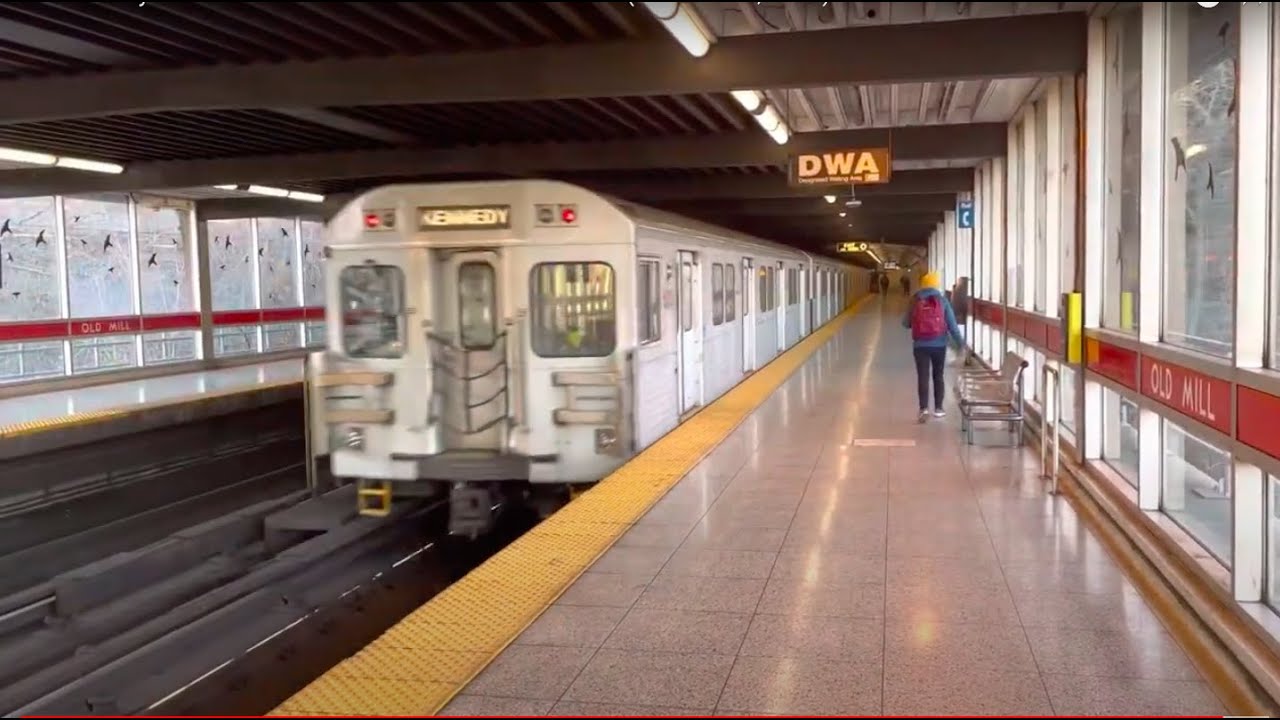 TTC Subway Ride on line 2 from Keele Stn to Old Mill Stn (March 26th ...