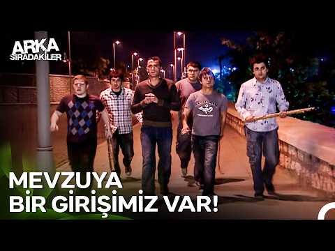 Yürüyün Çocuklar Ufak Bir Ziyarete Gidiyoruz! - Arka Sıradakiler